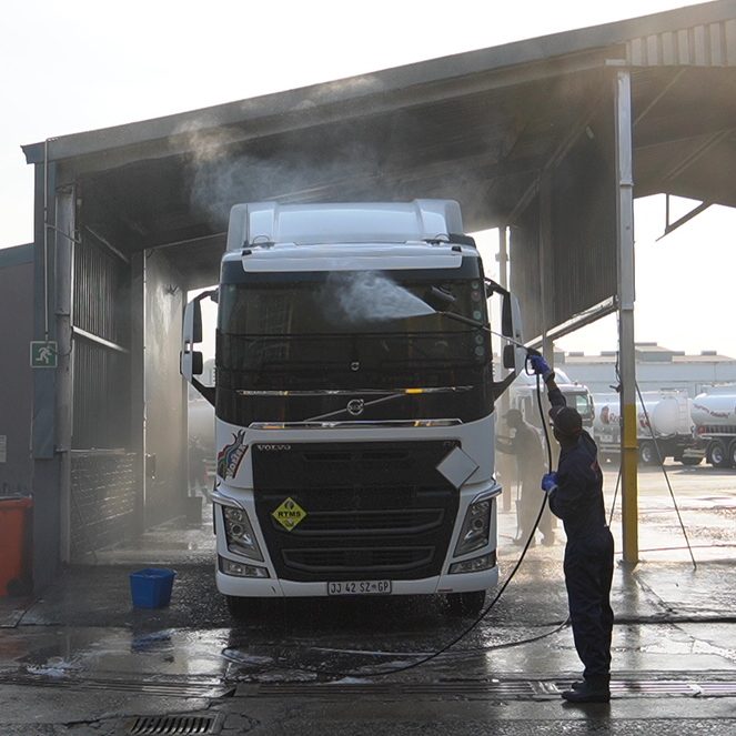 Comprehensive Truck Stop Services | Reef Truck Stop